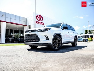 Toyota Grand Highlander Limited Nightshade (Platinum White Pearl) para ...